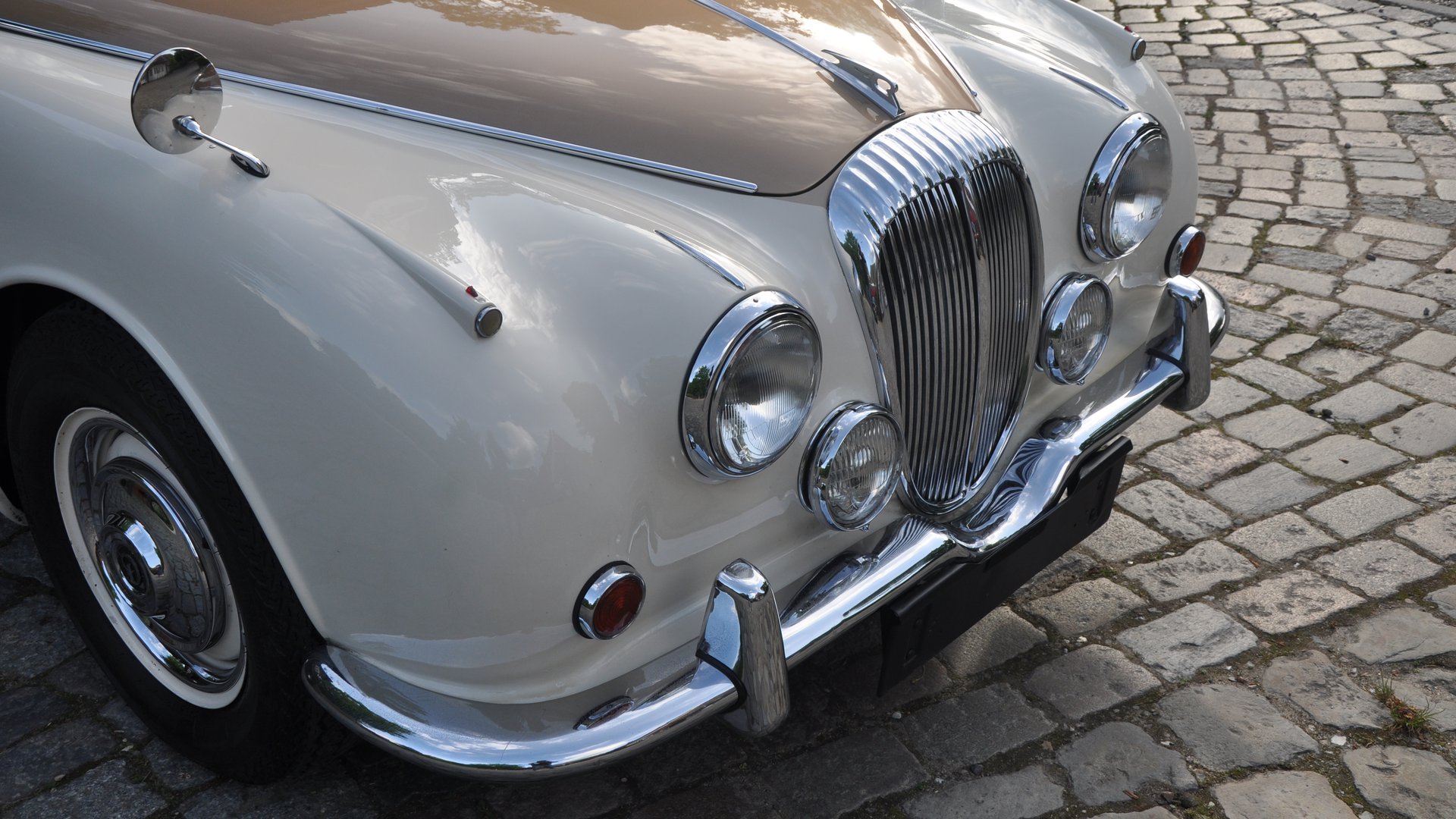 DAIMLER 250 V8 | Carracho-Classics