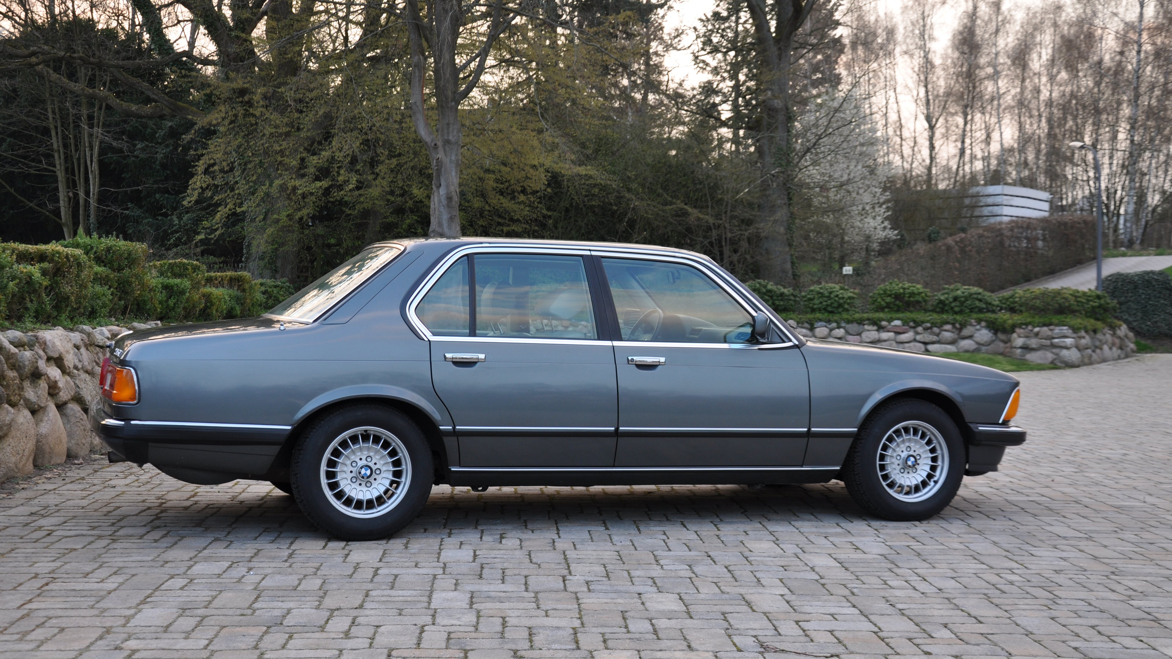 BMW 735i Highline | Carracho-Classics
