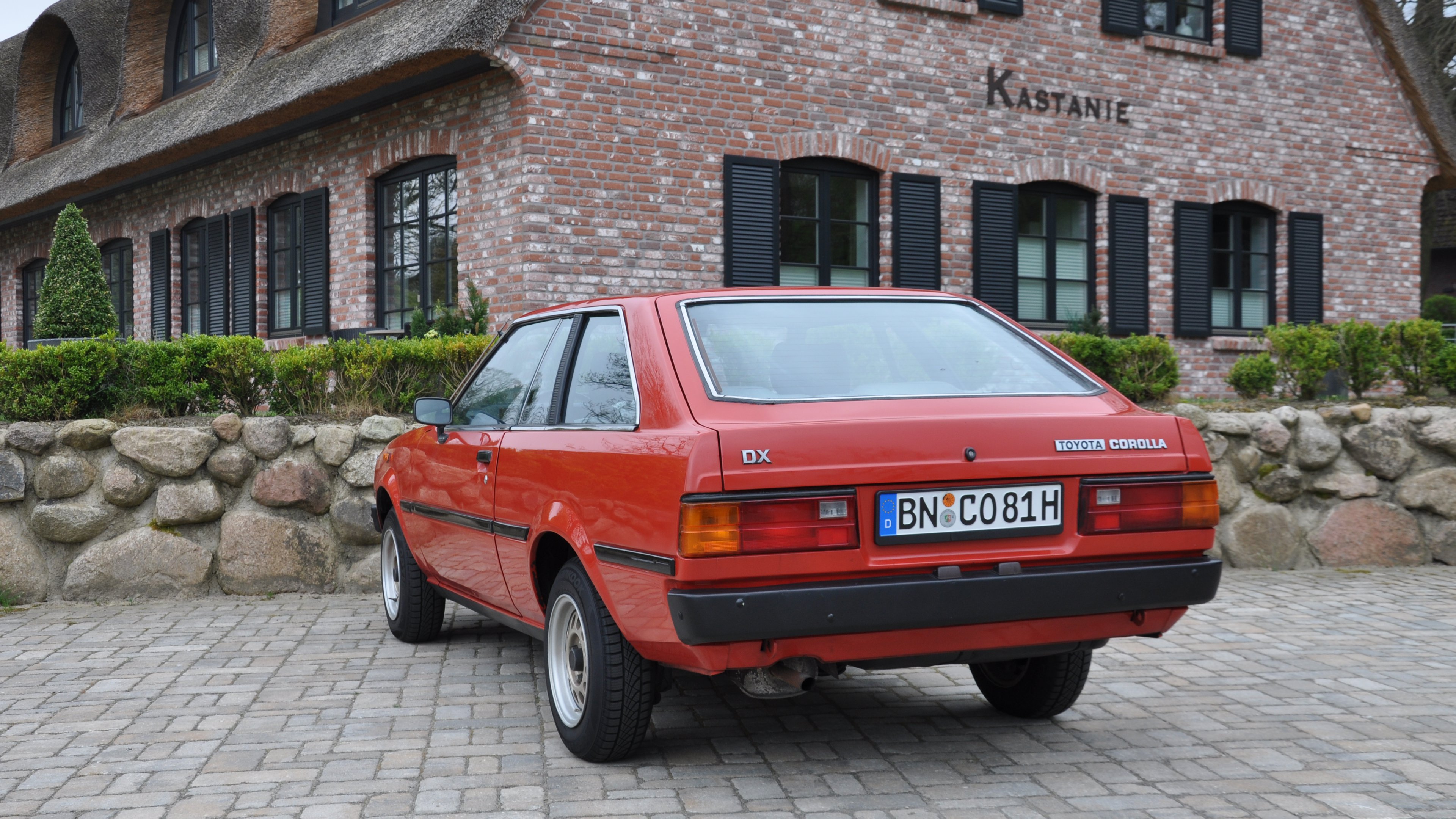 Toyota Corolla DX Liftback | Carracho-Classics